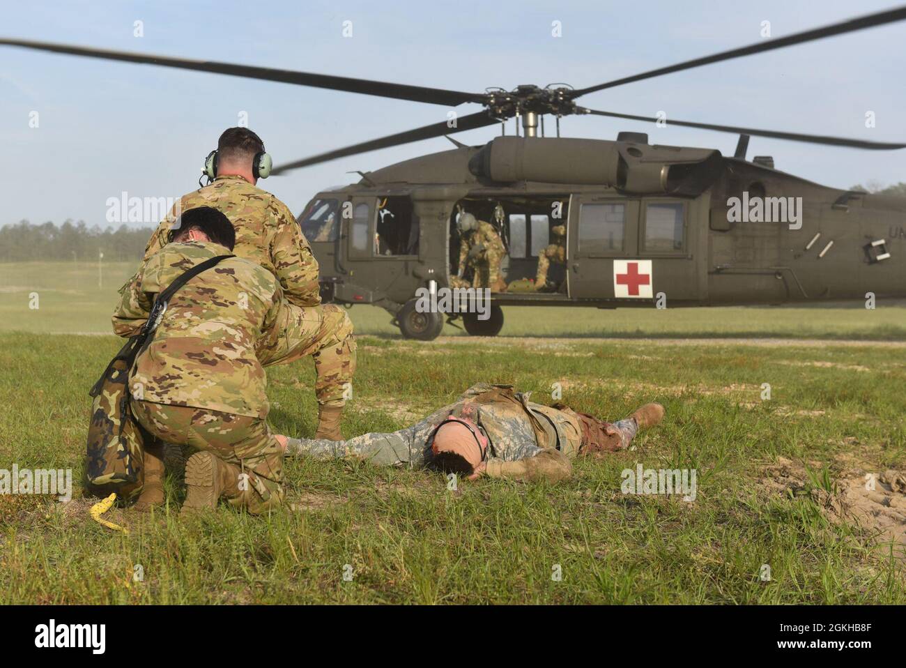 Soldiers with Company G, 3d Battalion, 238th Aviation Regiment ...