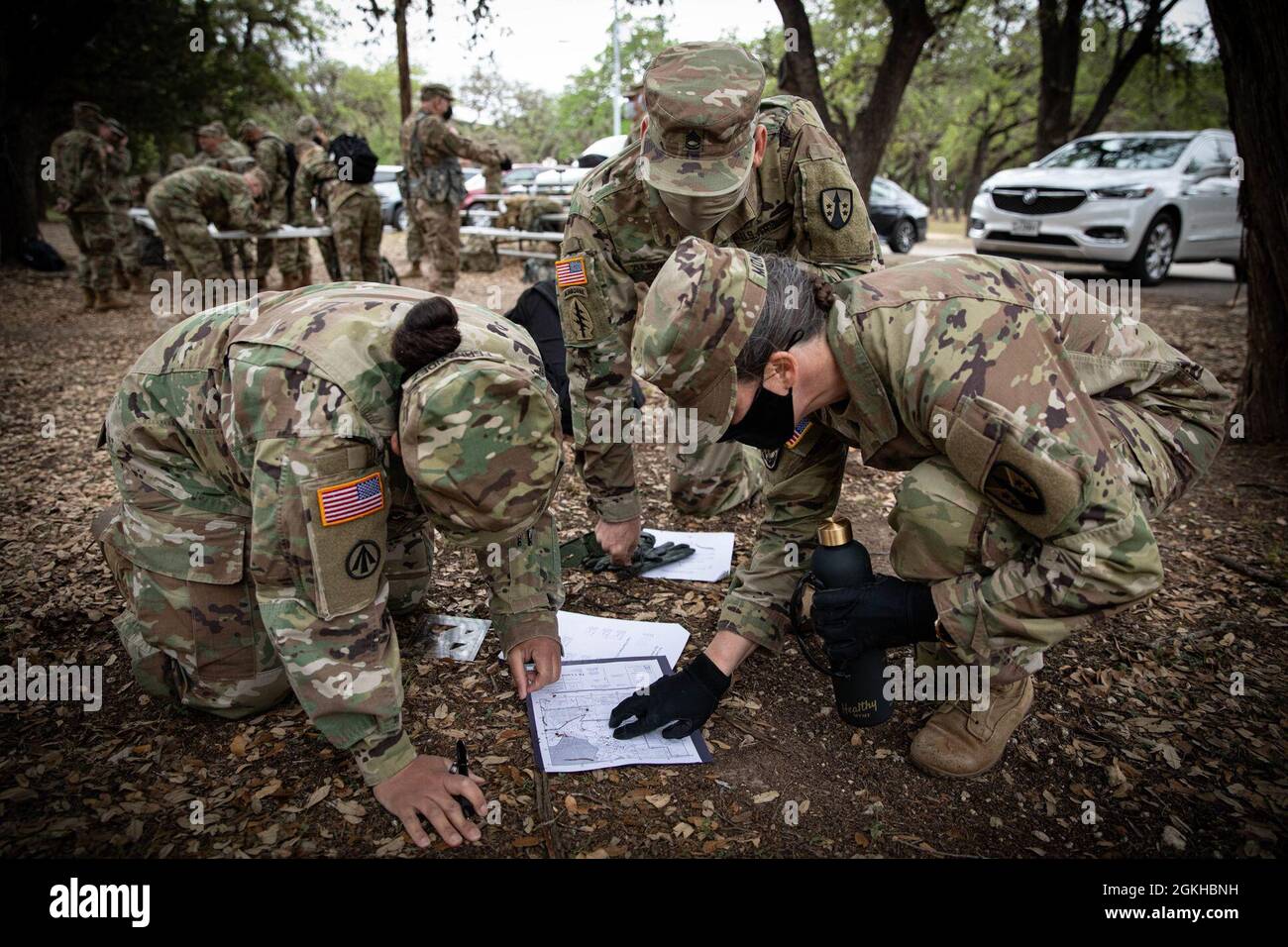 U.S. Army Soldiers with the Army Reserve Sustainment Command, work ...