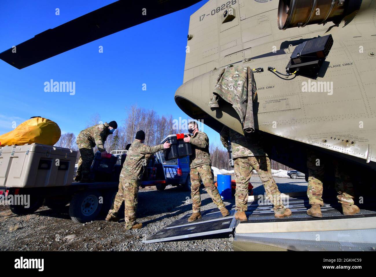 Soldiers from B Company, 1st Battalion, 52nd Aviation Regiment load ...