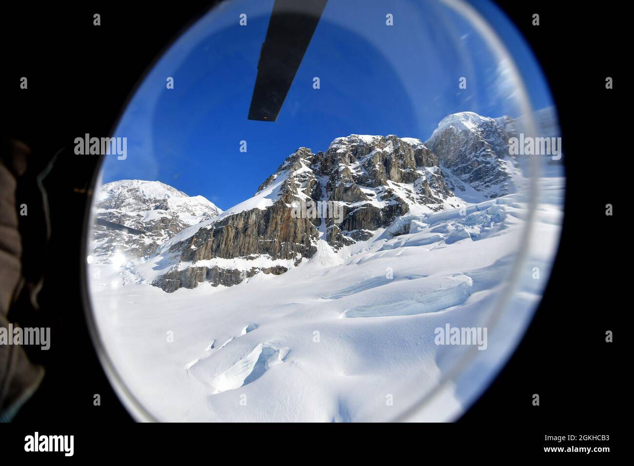 The bubble window of a CH-47F Chinook helicopter from B Company, 1st ...