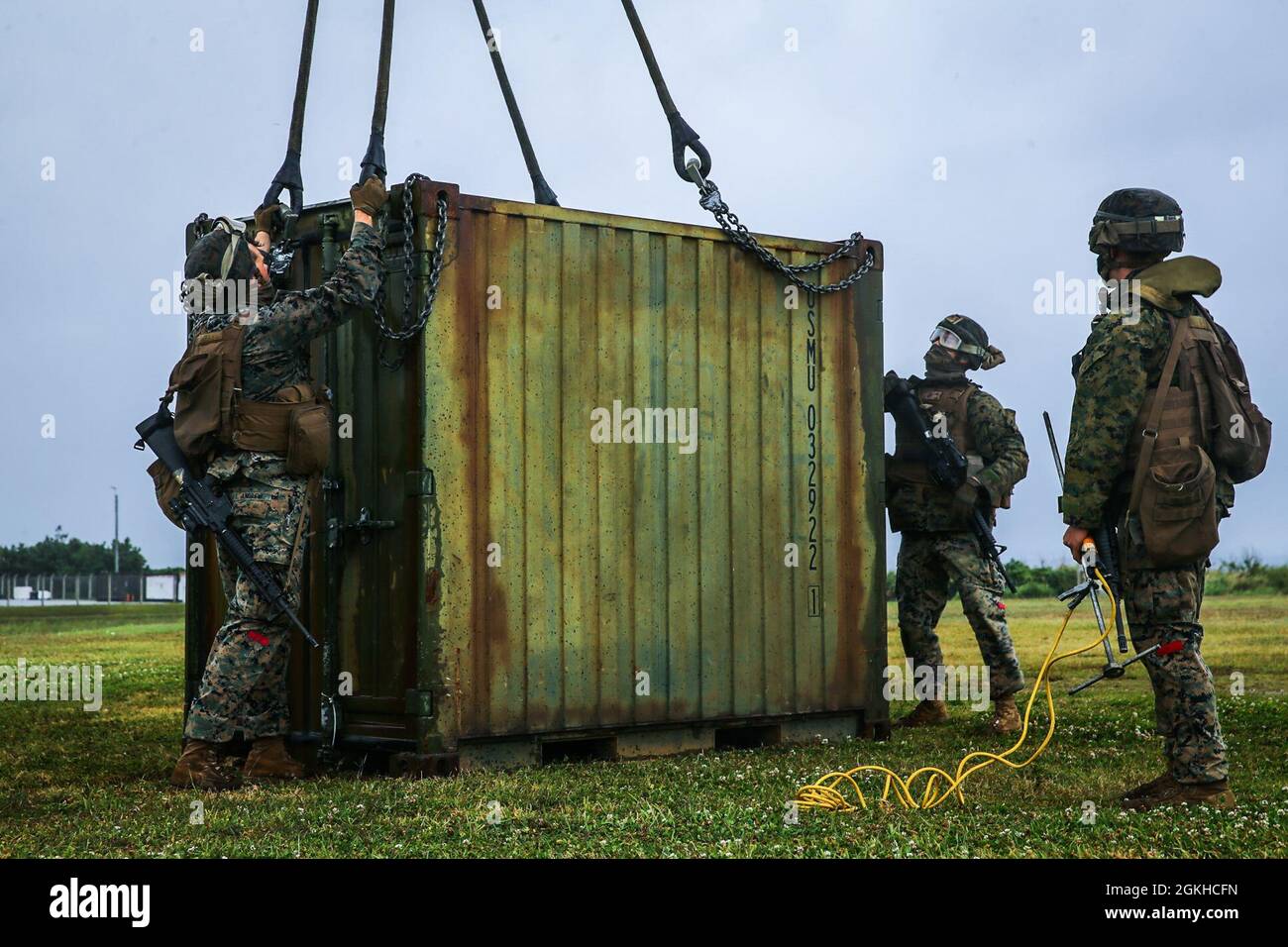 U.S. Marines with a Helicopter Support Team, Landing Support Battalion ...