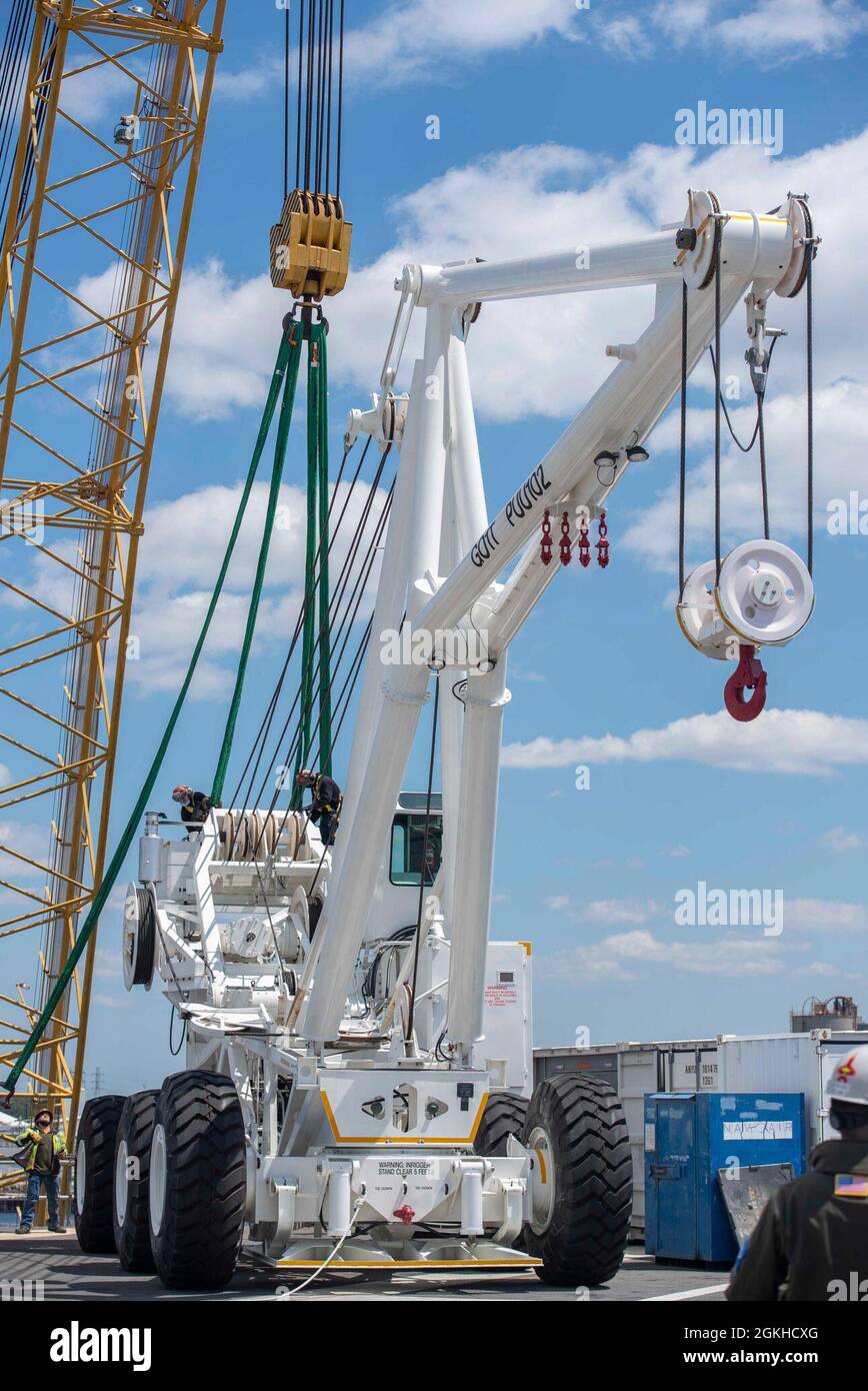 Carrier aircraft crash crane hi-res stock photography and images - Alamy