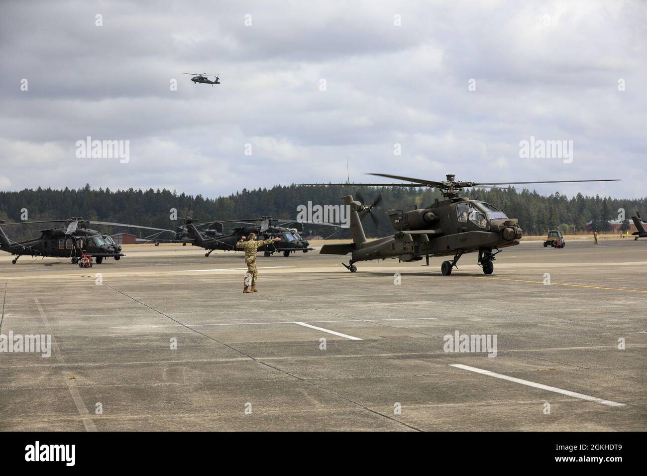 Soldiers assigned to 1-229th Attack Reconnaissance Battalion, 16th ...