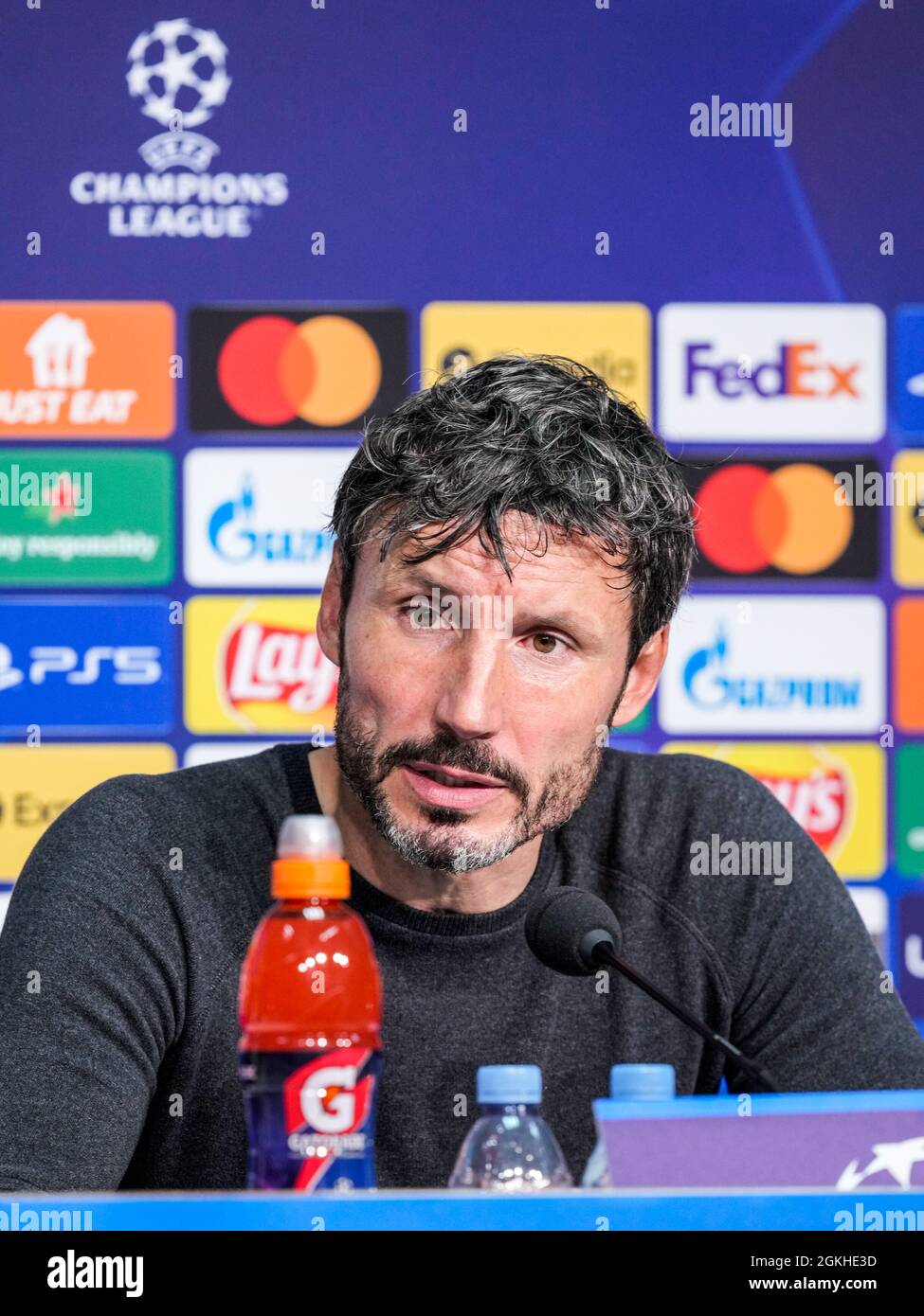 Mark van bommel vfl wolfsburg hi-res stock photography and images - Alamy