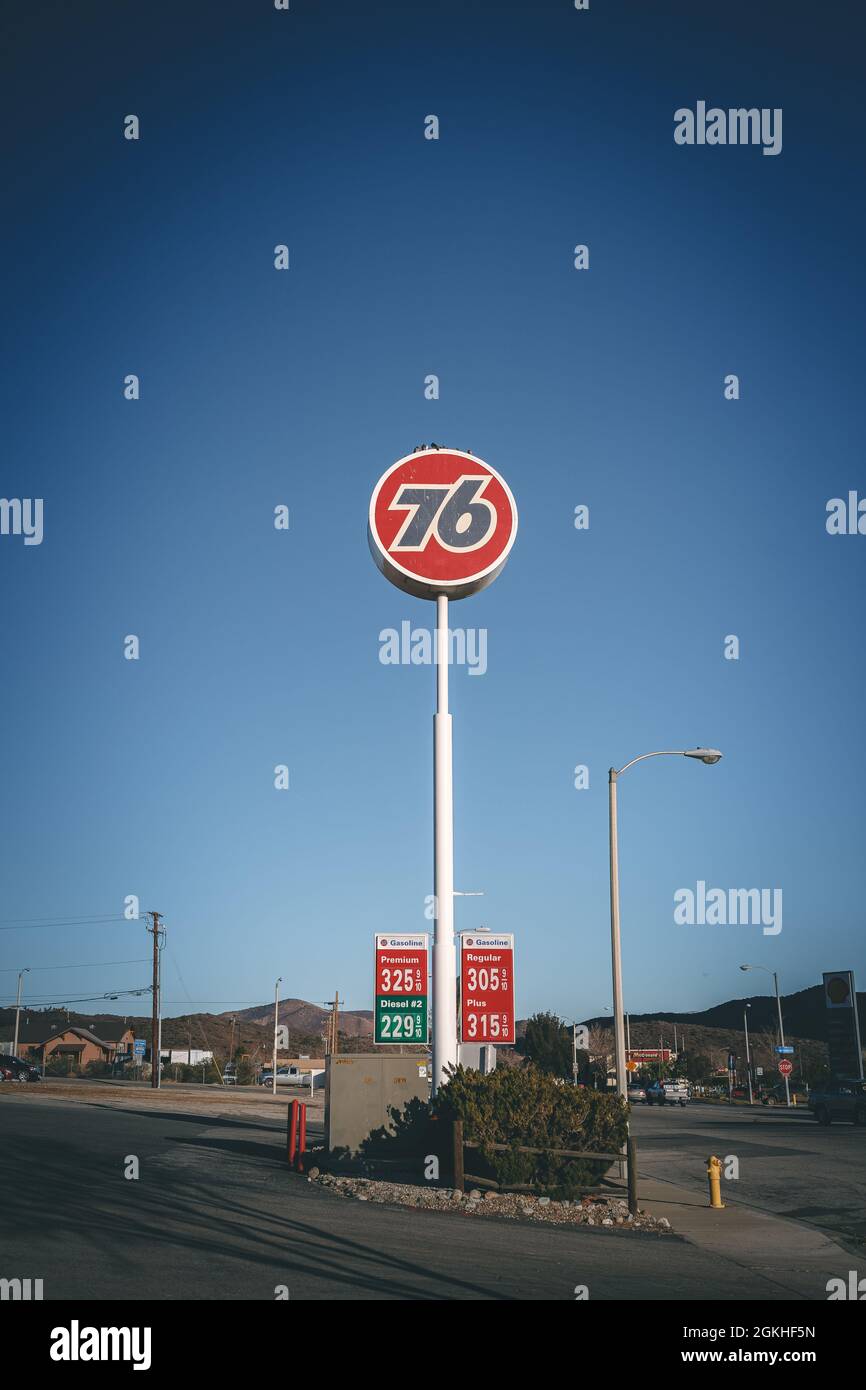 76 gas station hi-res stock photography and images - Alamy