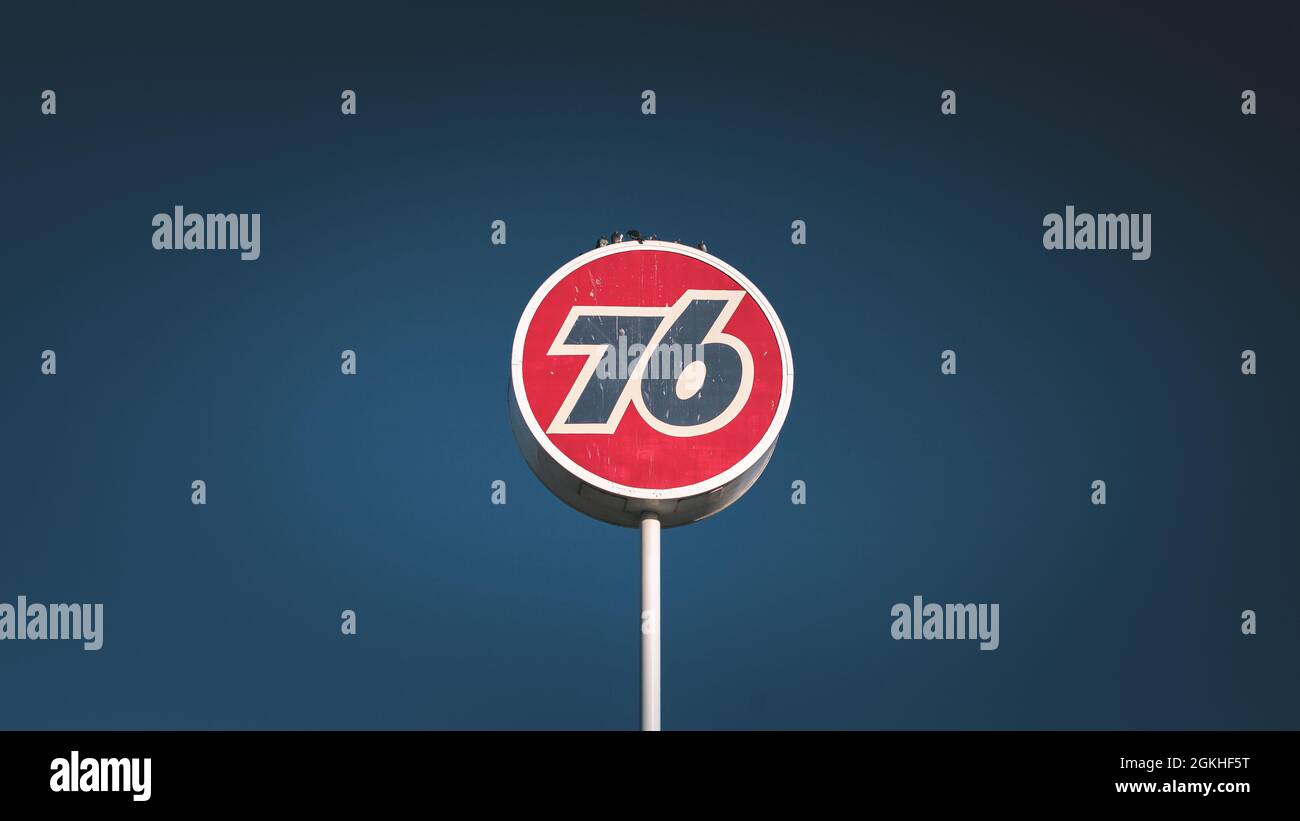 76 gas station hi-res stock photography and images - Alamy