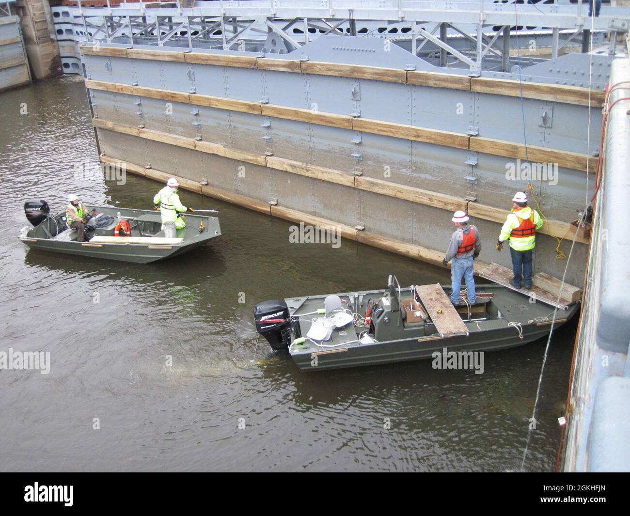 Miter gate hi-res stock photography and images - Alamy