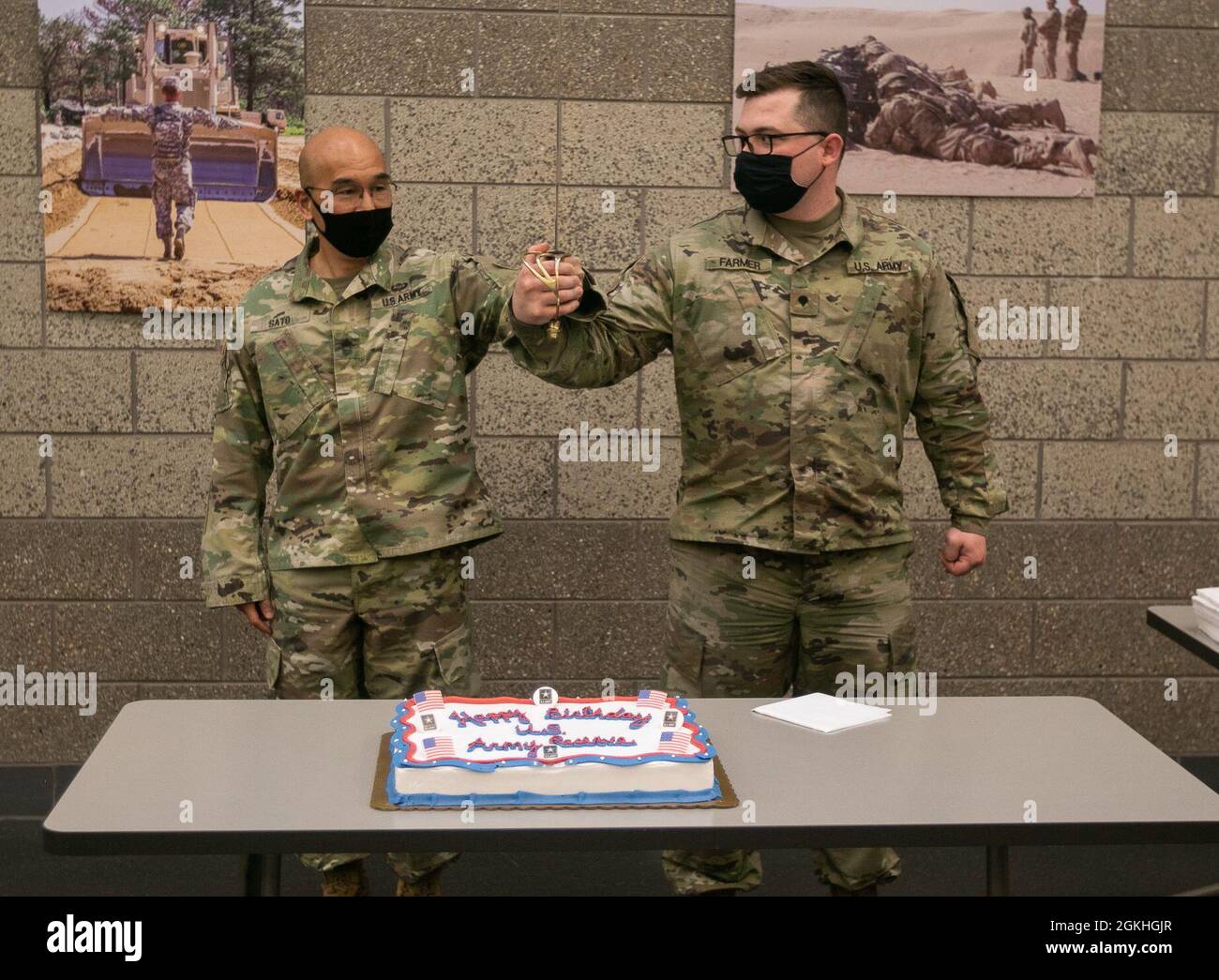 The highest ranking and most junior ranking enlisted Soldiers of the ...