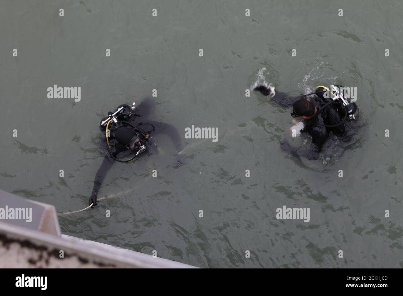 U.S. Army divers from the 86th Engineer Dive Detachment float in the ...