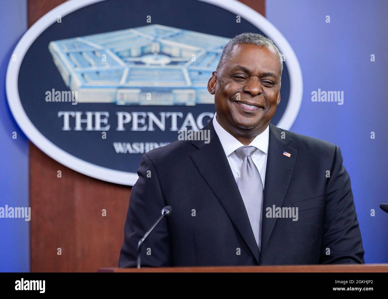 Secretary of Defense Lloyd J. Austin III provides the commencement ...