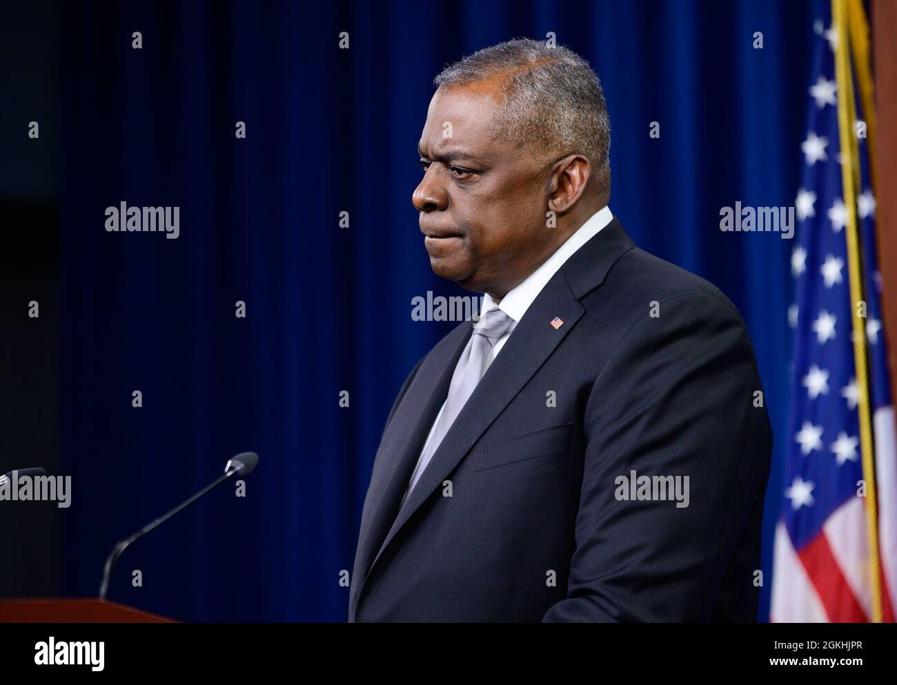 Secretary of Defense Lloyd J. Austin III provides the commencement ...