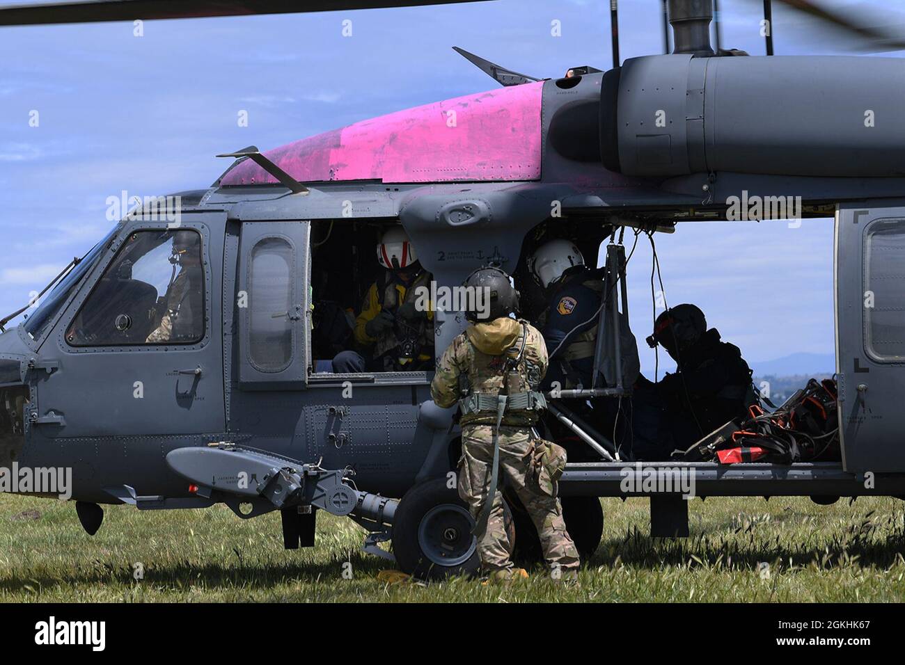Flight crew members of the California Air National Guard’s 129th Rescue ...