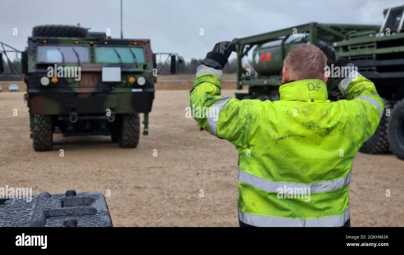 Ground handling equipment hi-res stock photography and images - Alamy