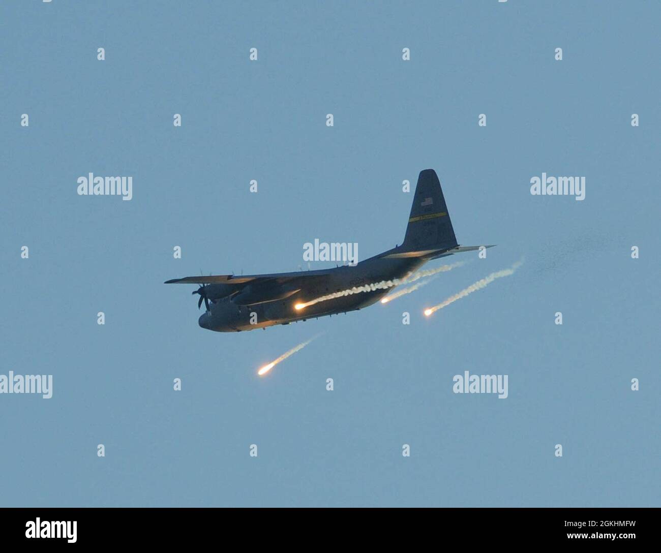 C 130 hercules flares hi-res stock photography and images - Alamy