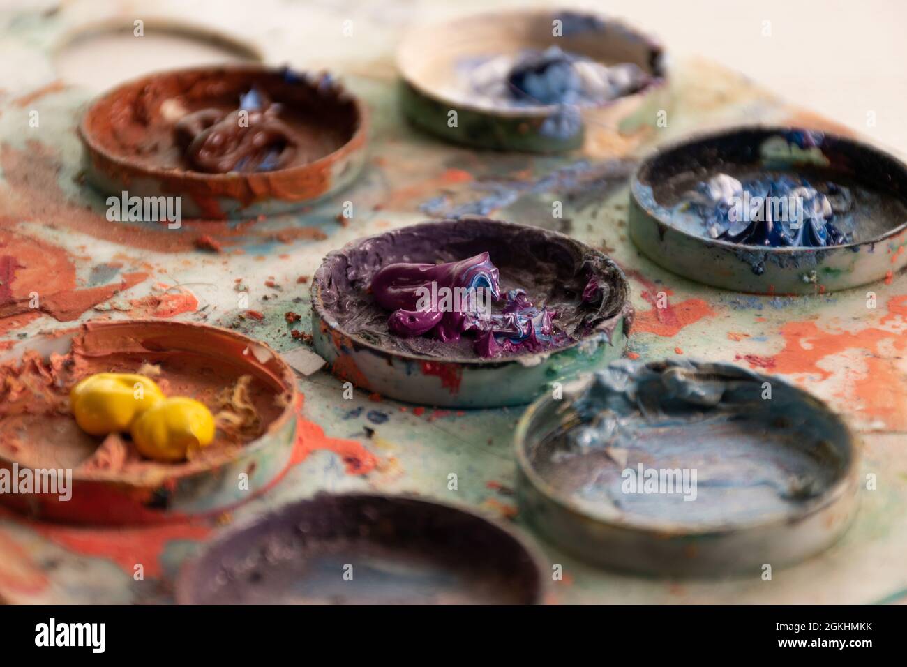 details of the circle that has a palette, on top of it paint of ...