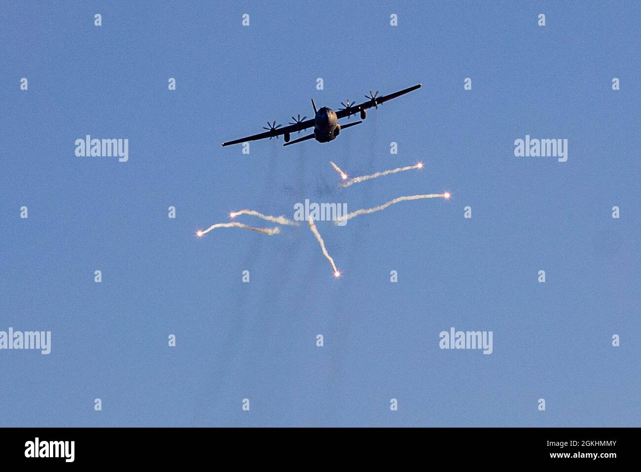 C 130 hercules flares hi-res stock photography and images - Alamy