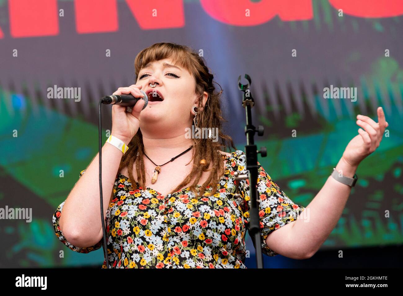 Female singer band hi-res stock photography and images - Alamy