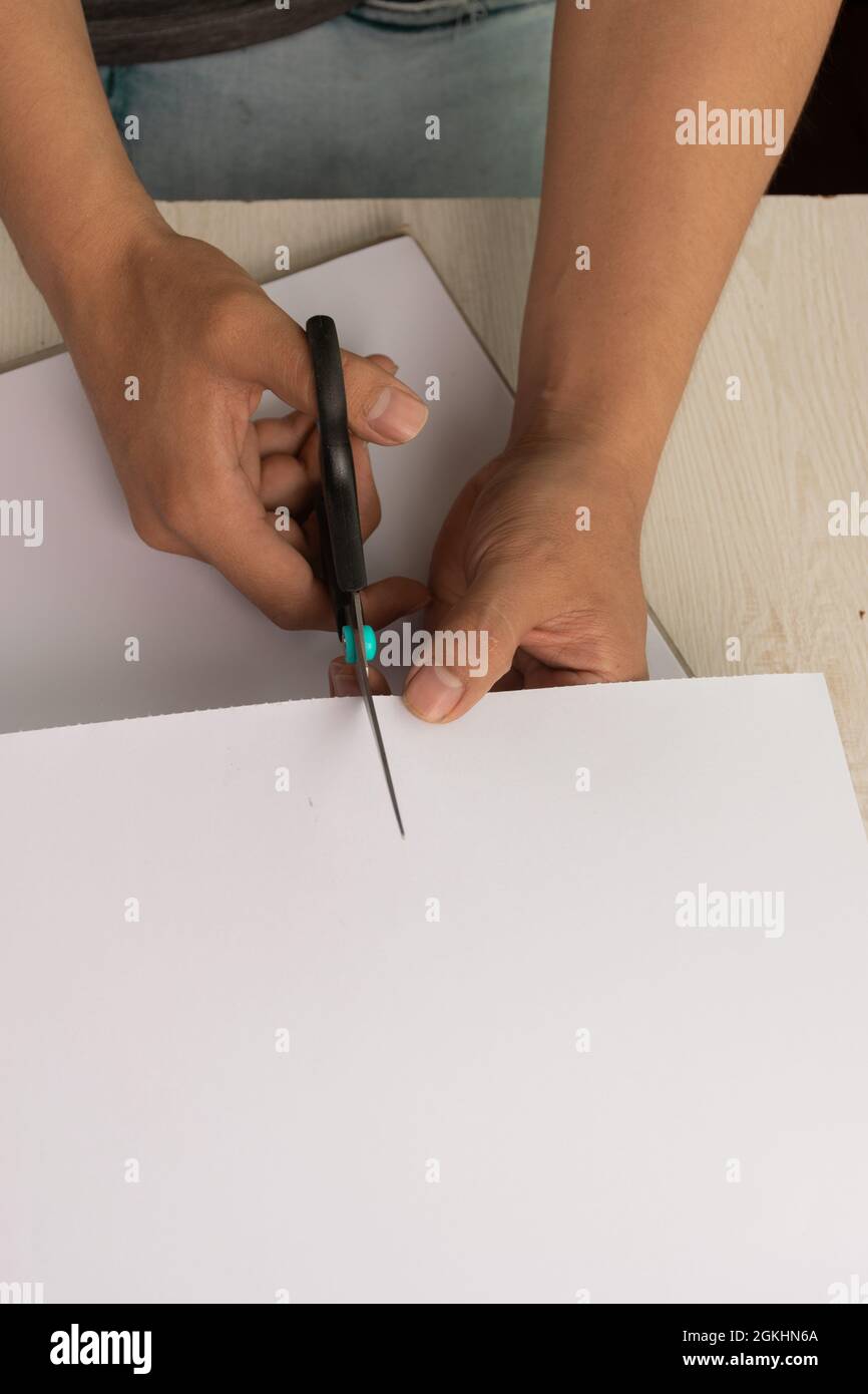 Hand cut scissors craft hi-res stock photography and images - Alamy