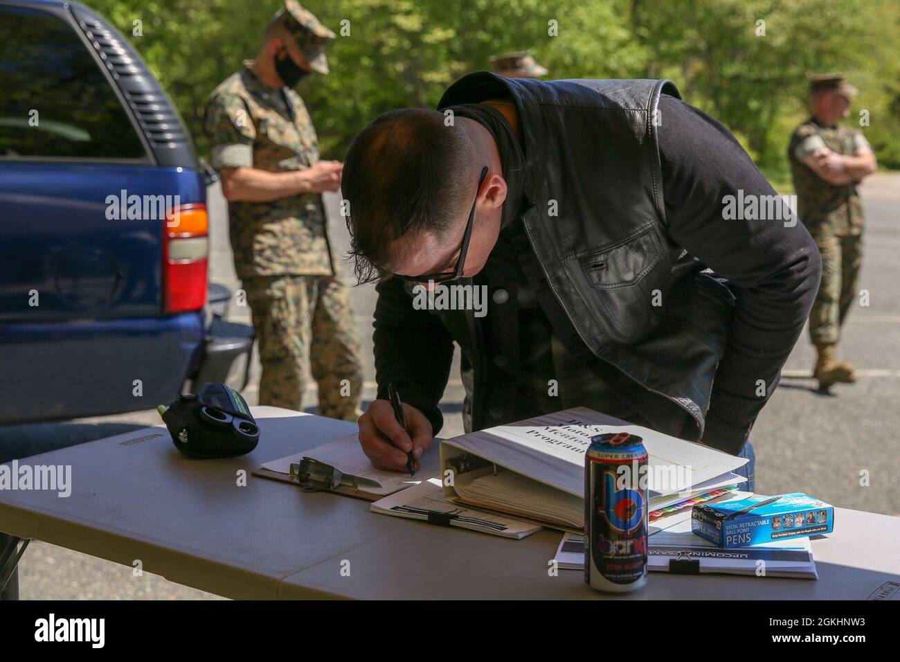 Check in sheet hi-res stock photography and images - Alamy