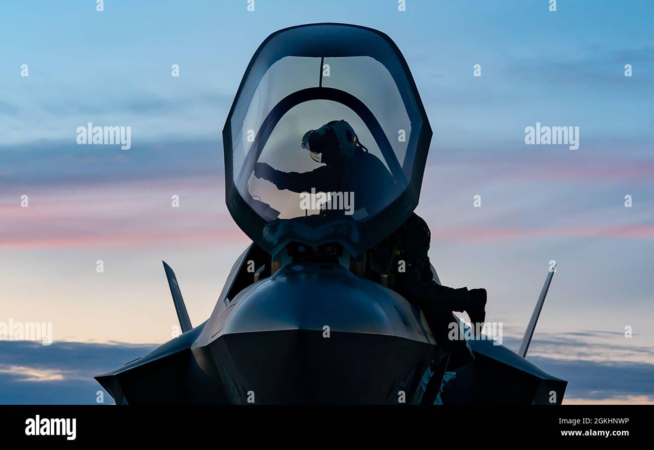 Usmc pilot hi-res stock photography and images - Alamy