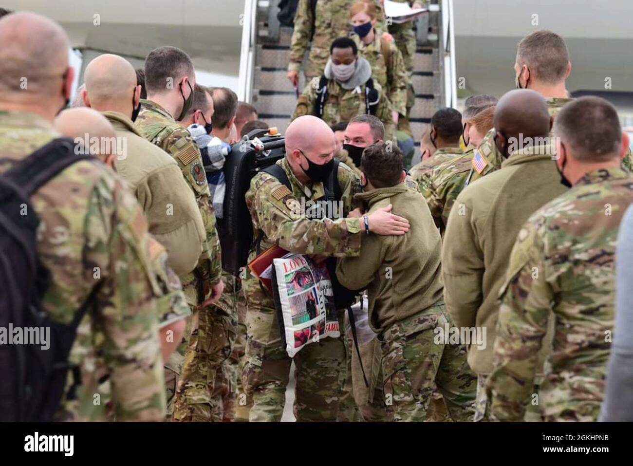 Airmen assigned to the 606th Air Control Squadron (ACS) return home ...