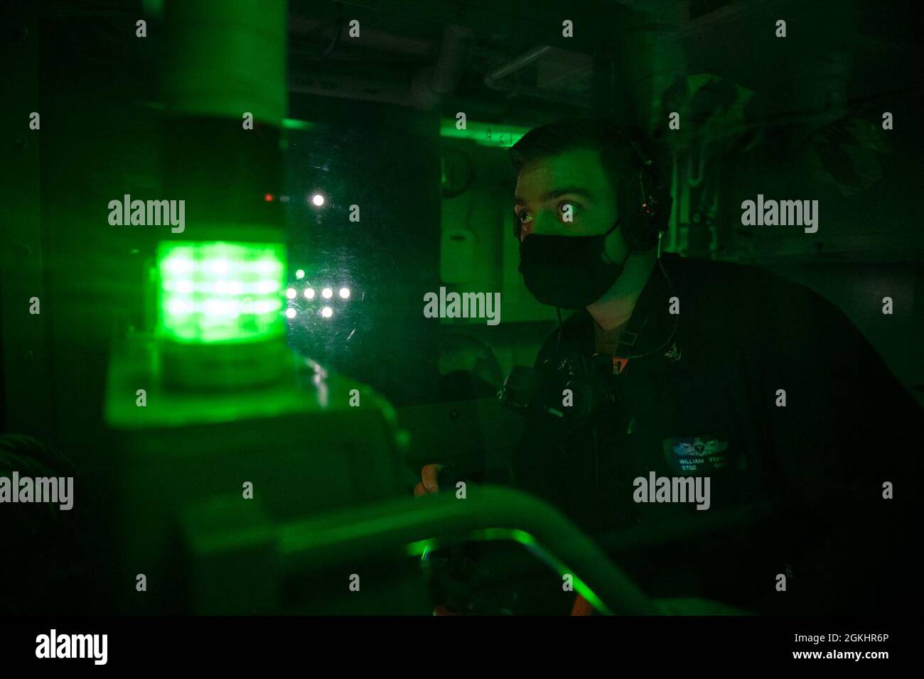 210426-N-HG846-1007 PACIFIC OCEAN (April 26, 2021) – Sonar Technician ...