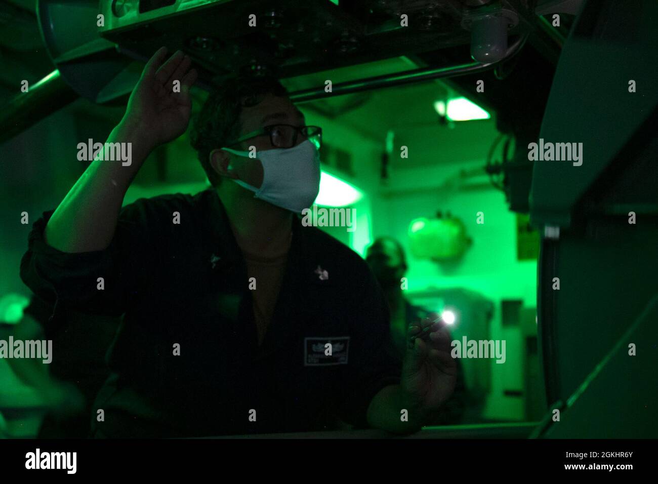 210426-N-HG846-1039 PACIFIC OCEAN (April 26, 2021) – Sonar Technician ...