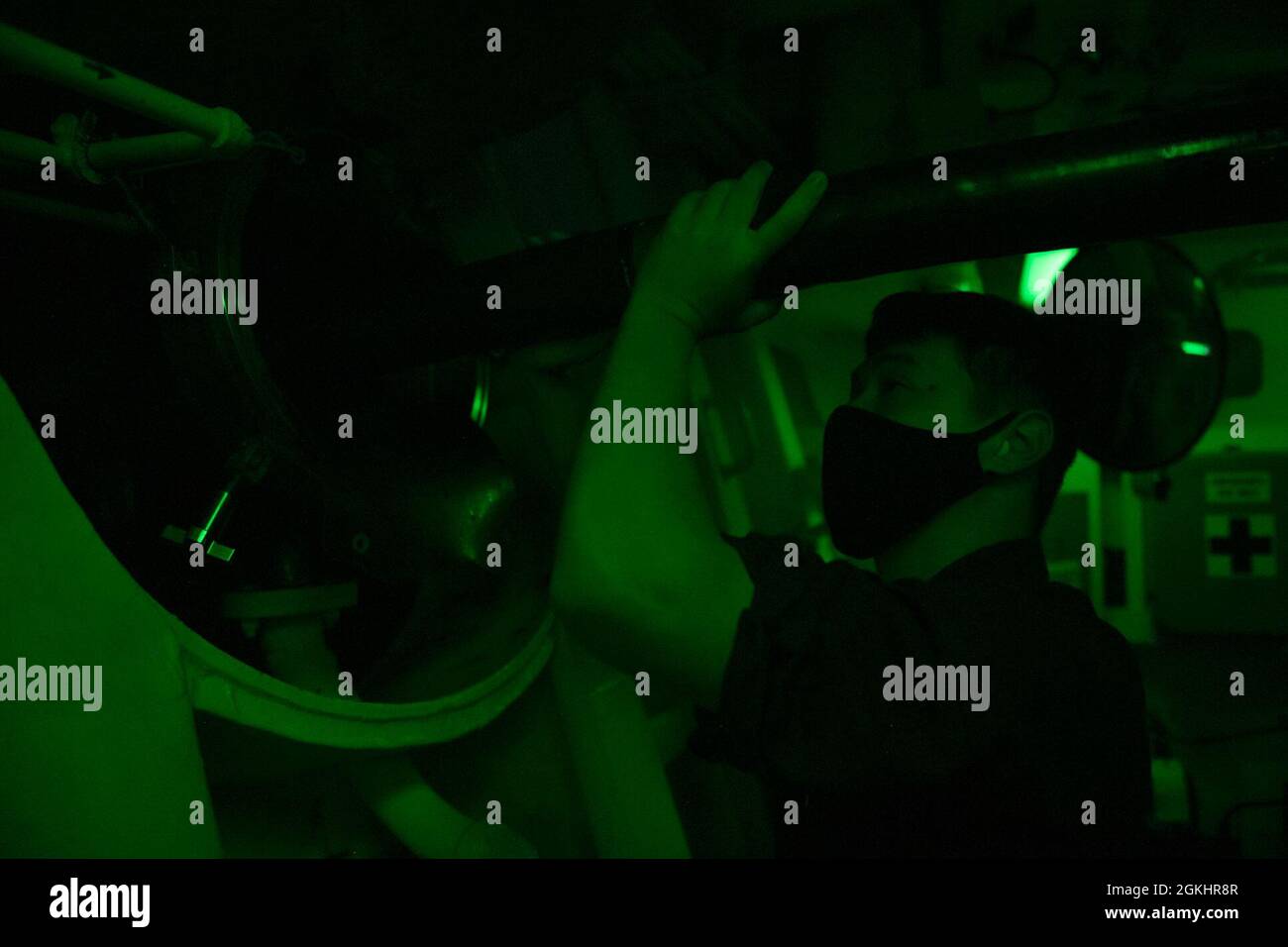 210426-N-HG846-1016 PACIFIC OCEAN (April 26, 2021) – Sonar Technician ...