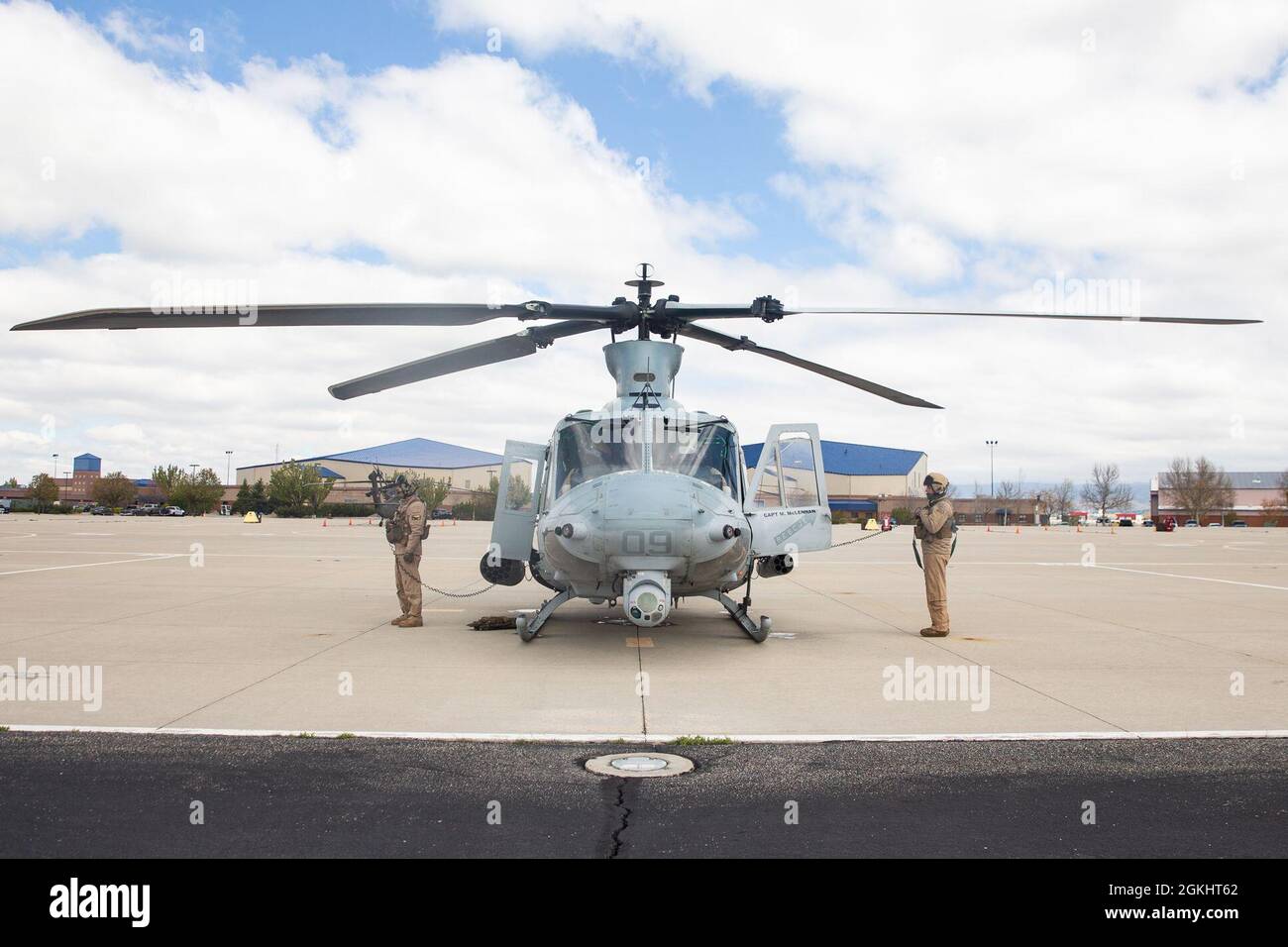 U.S. Marines with Marine Light Attack Helicopter Squadron (HMLA) 167 ...