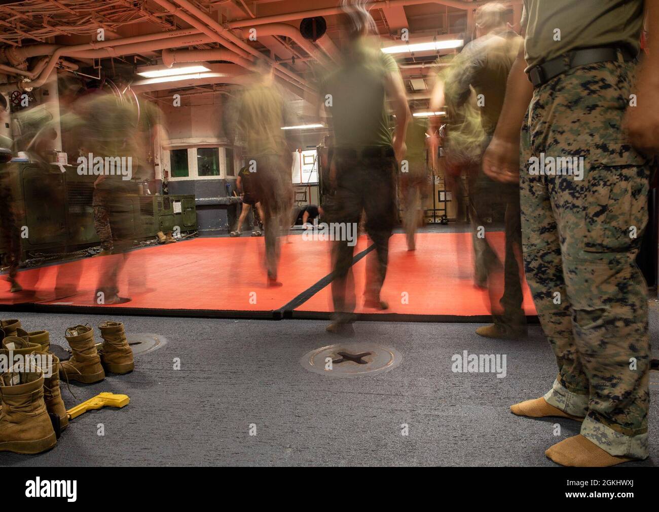 PACIFIC OCEAN (April 27, 2021) – U.S. Marines assigned to the 15th ...