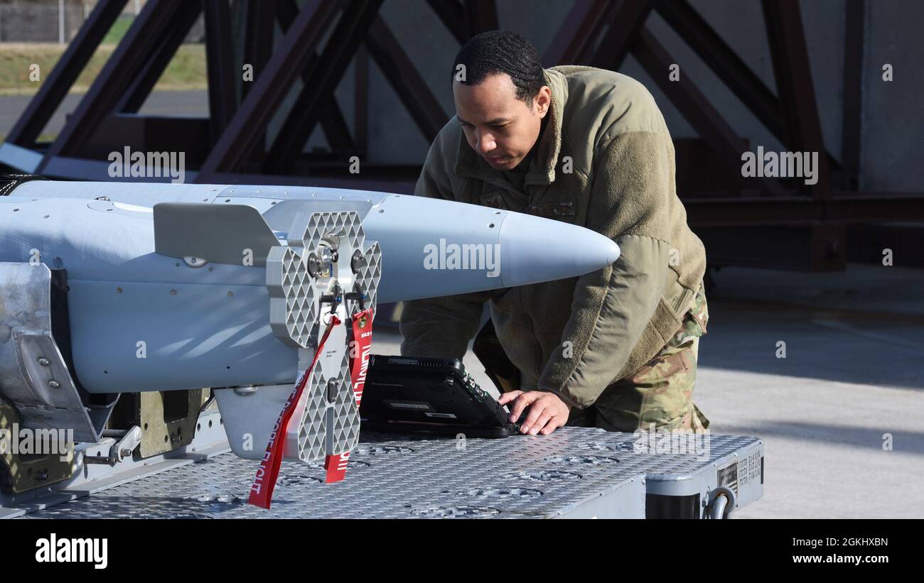 U.S. Air Force Tech Sgt. Keith Rochford, 52nd Aircraft Maintenance ...