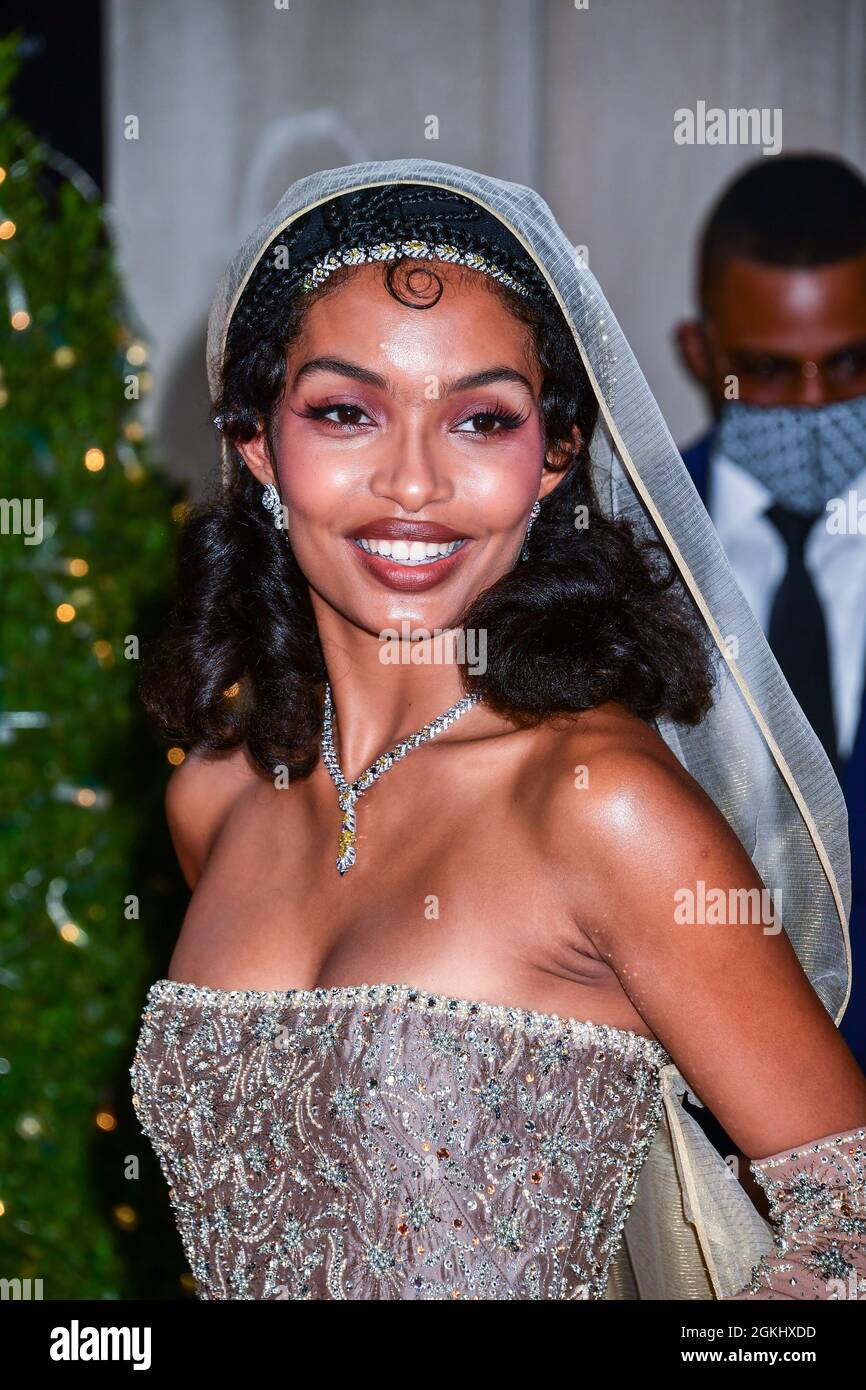 Yara shahidi met hi-res stock photography and images - Alamy