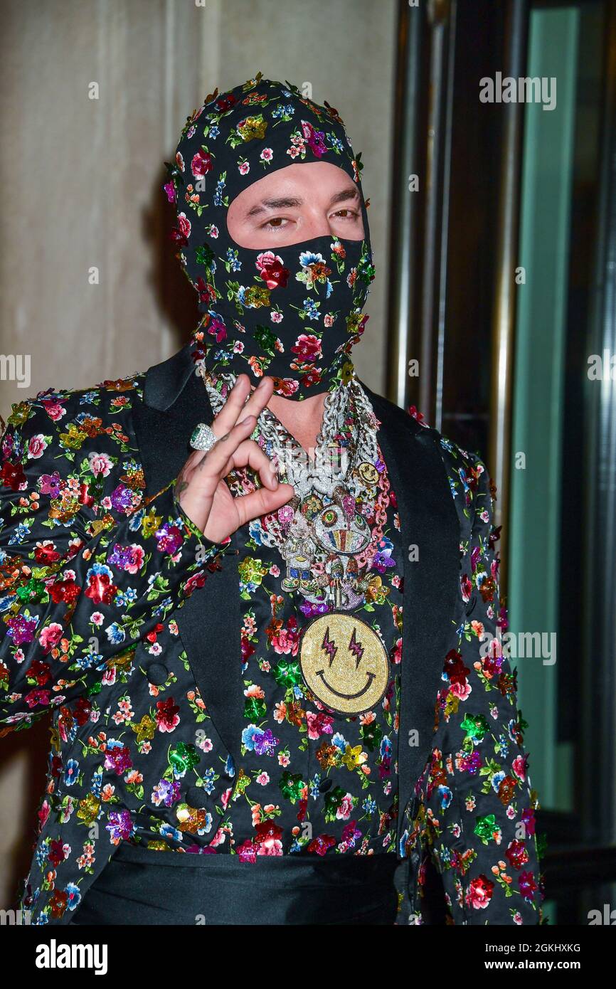 J balvin met gala hi-res stock photography and images - Alamy