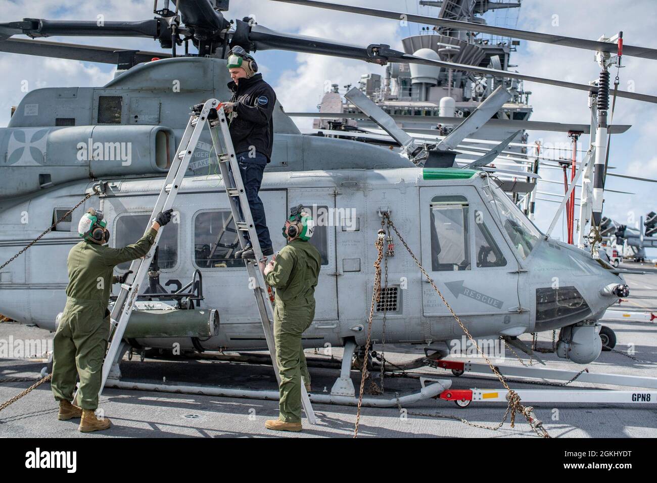 PACIFIC OCEAN (April 27, 2021) U.S. Marines with Marine Medium ...