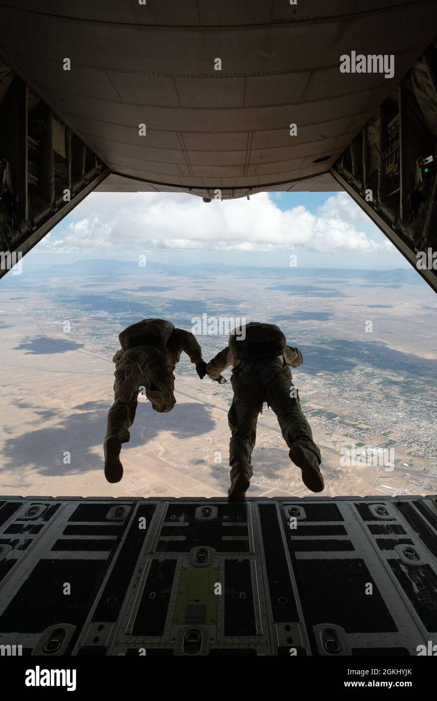 Commando paratrooper hi-res stock photography and images - Alamy