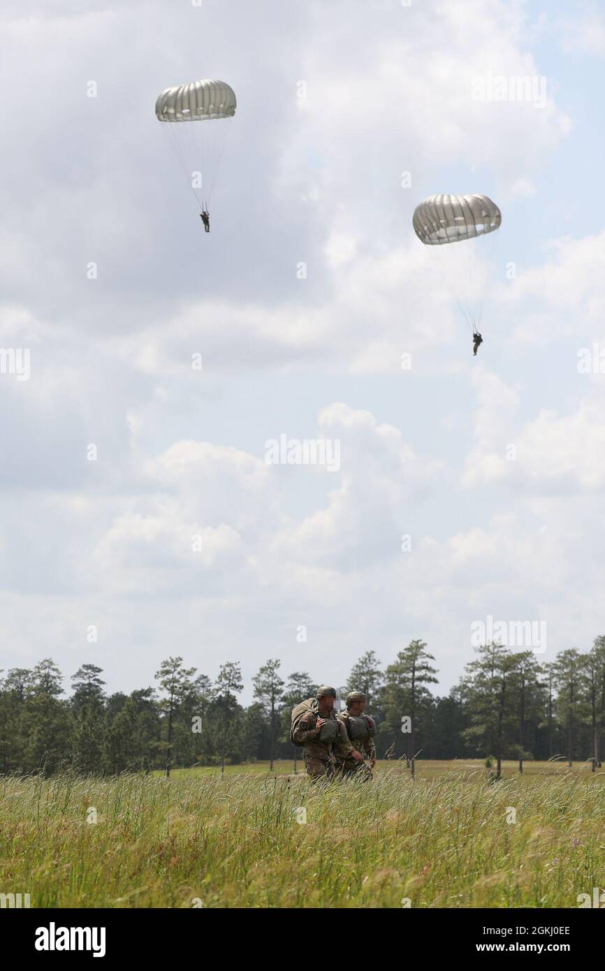 Soldiers with 2nd Battalion, 20th Special Forces Group, 66th Troop ...