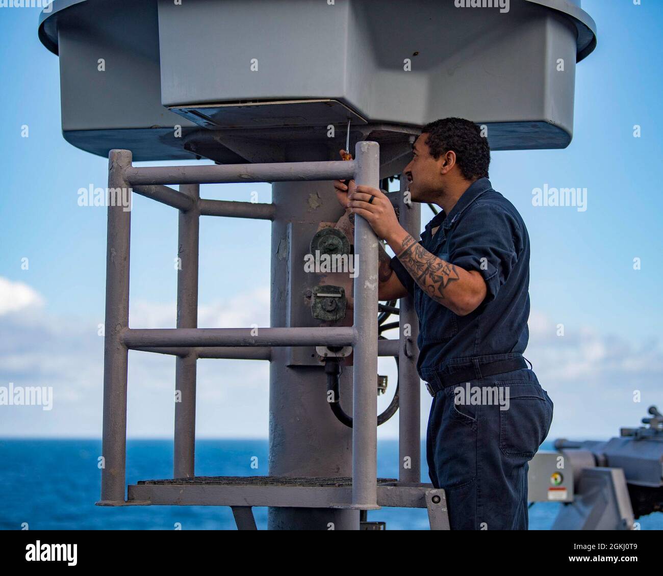 Shipboard antenna hi-res stock photography and images - Alamy