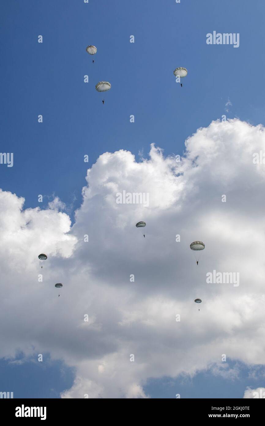 Soldiers with 2nd Battalion, 20th Special Forces Group, 66th Troop ...