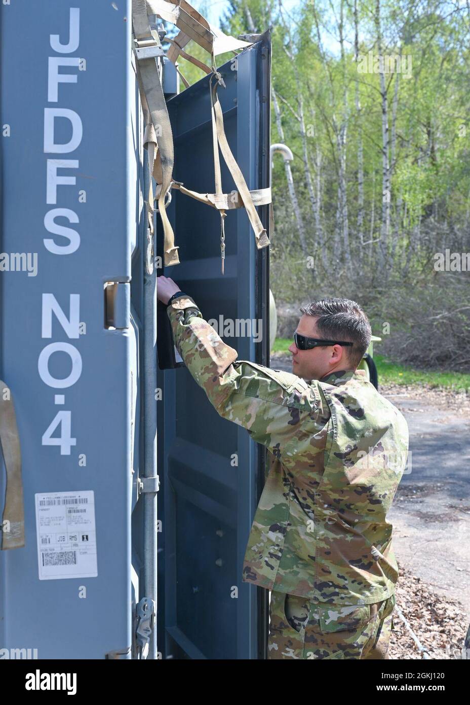 435 air expeditionary wing hi-res stock photography and images - Alamy