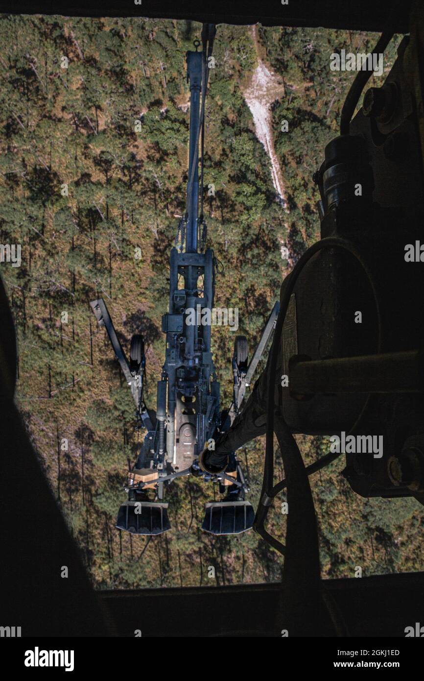 A U.S. Marine Corps CH-53E Super Stallion with Marine Heavy Helicopter ...