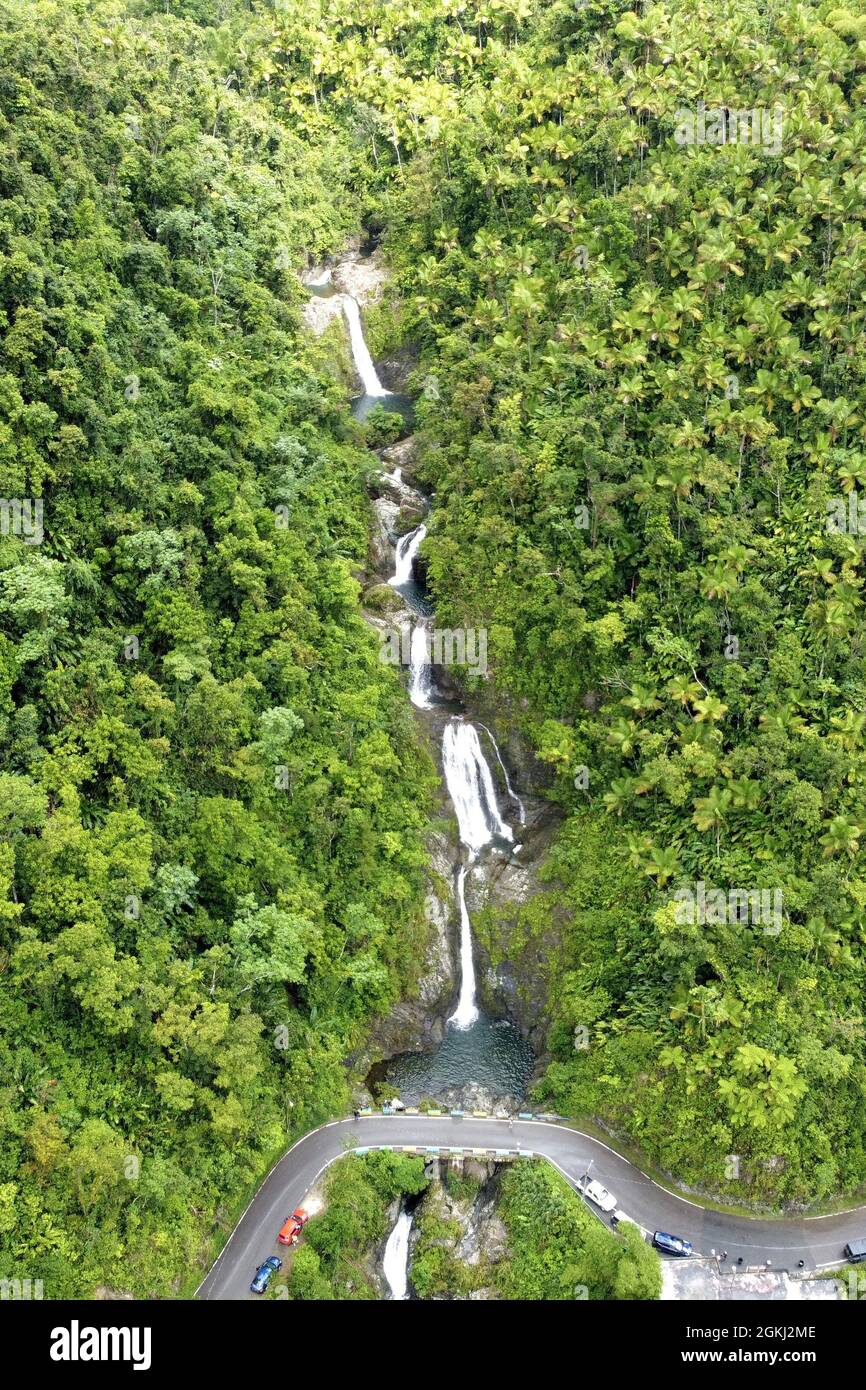 Curvy waterfall hi-res stock photography and images - Alamy