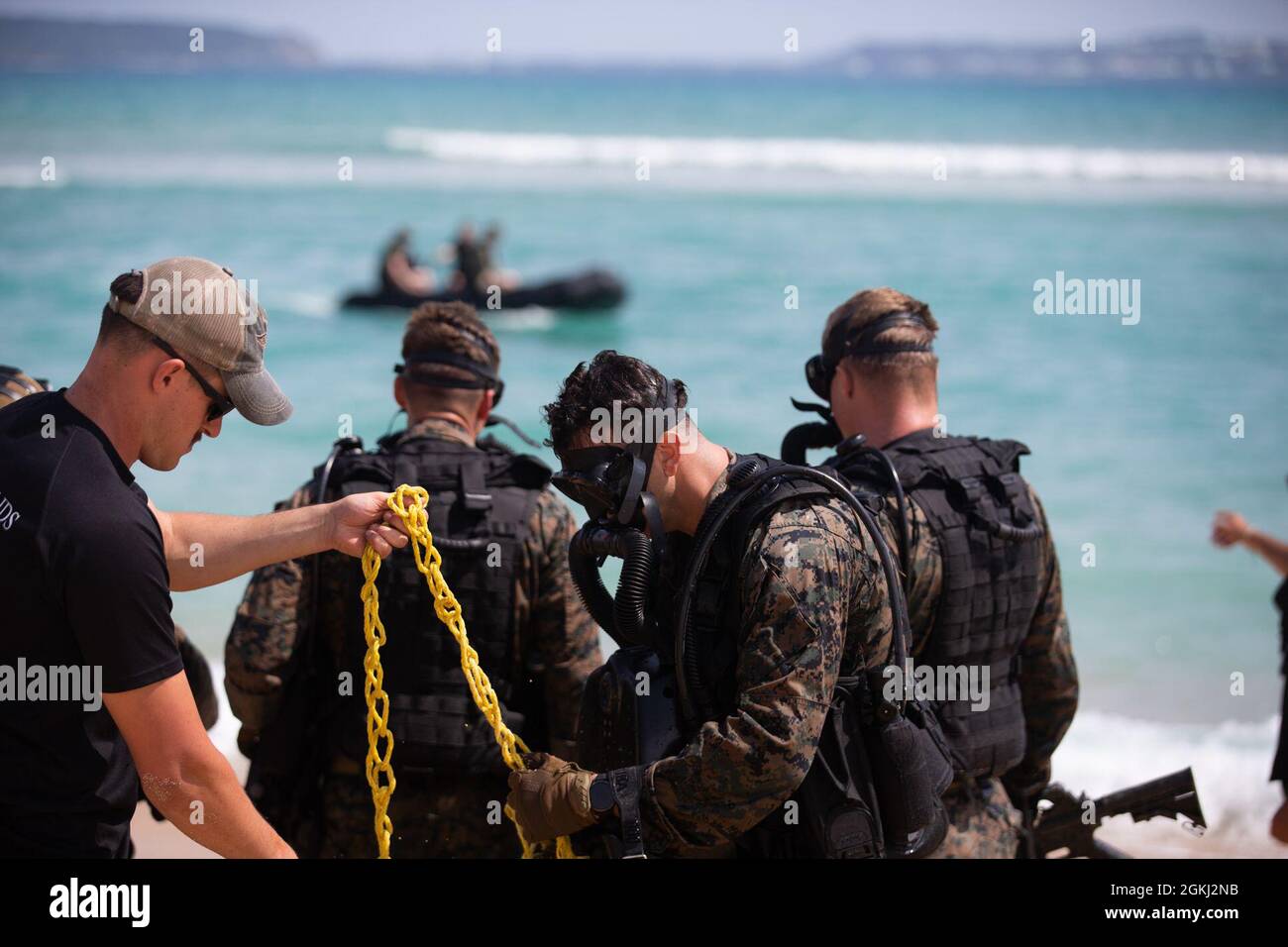 U.S. Marines with Force Reconnaissance Platoon (FRP), 31st Marine ...