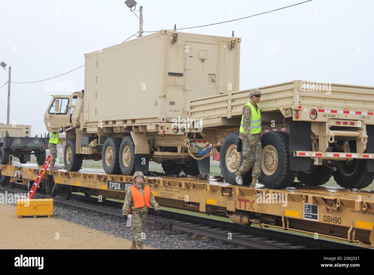 107th support maintenance hi-res stock photography and images - Alamy