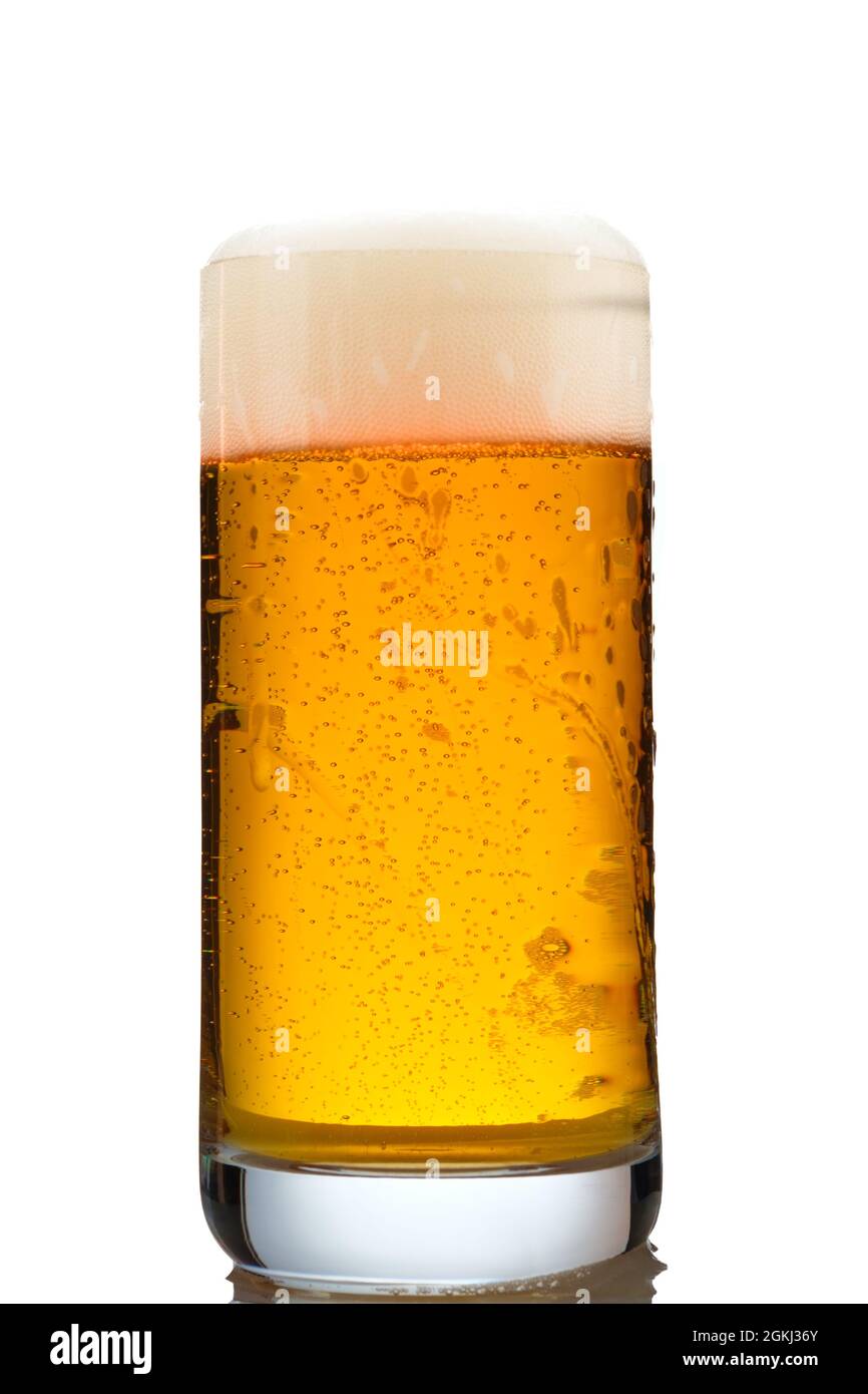 Closeup shot of a fresh beer with foam and carbon dioxide in a ...
