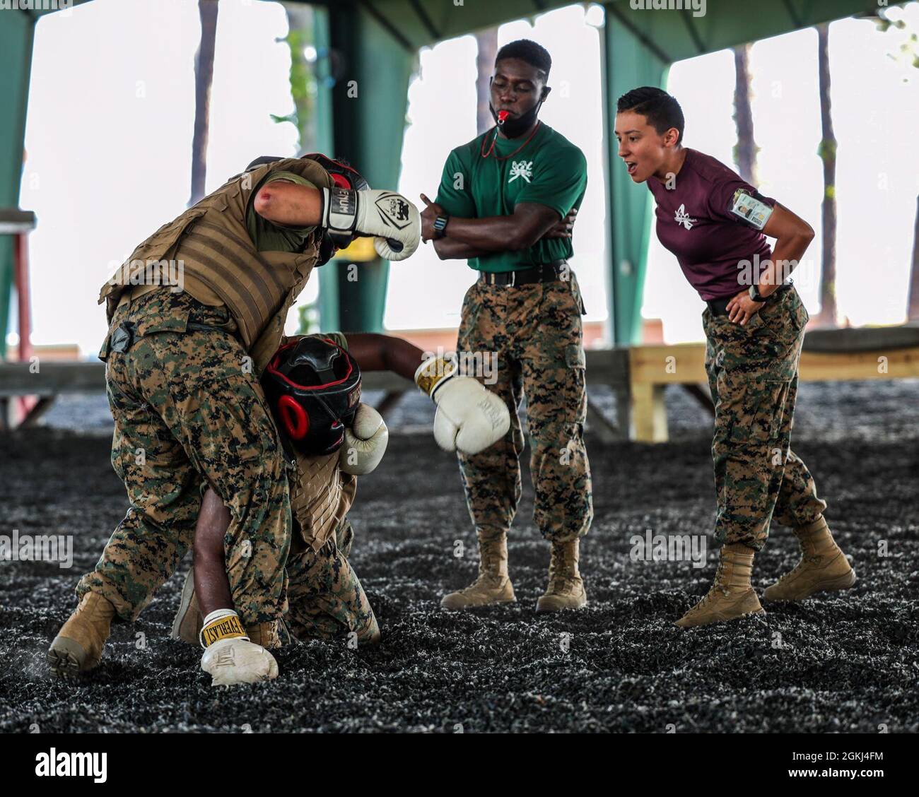 Recruits with Oscar Company, 4th Recruit Training Battalion, conduct ...