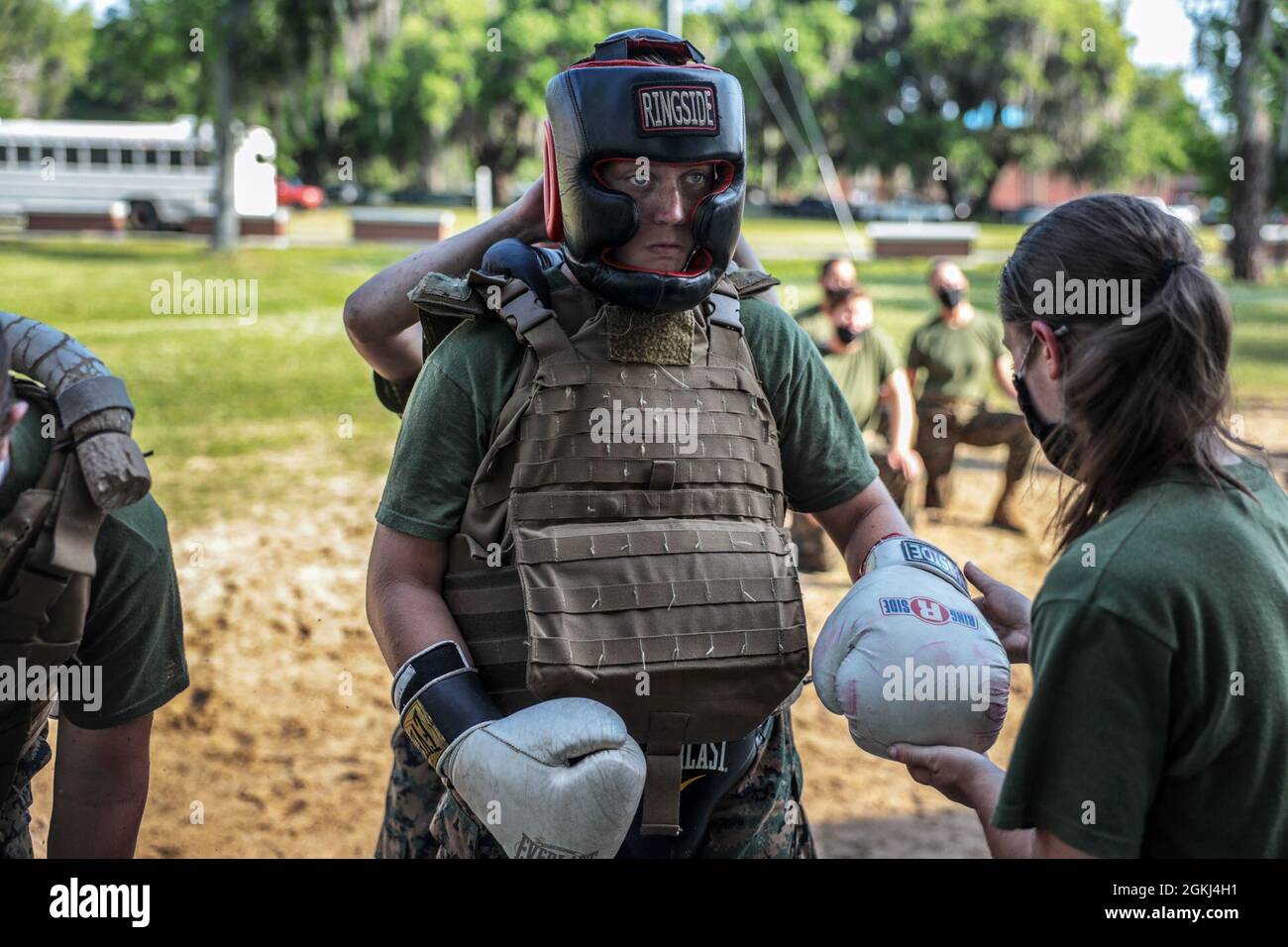 Recruits with Oscar Company, 4th Recruit Training Battalion, conduct ...