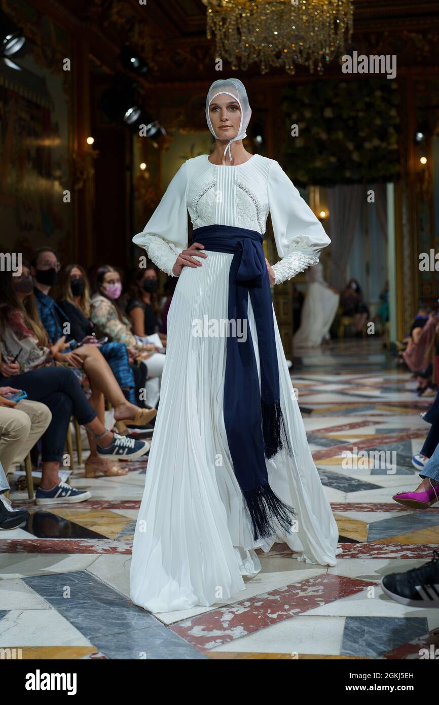 Brea bridal collection hi-res stock photography and images - Alamy