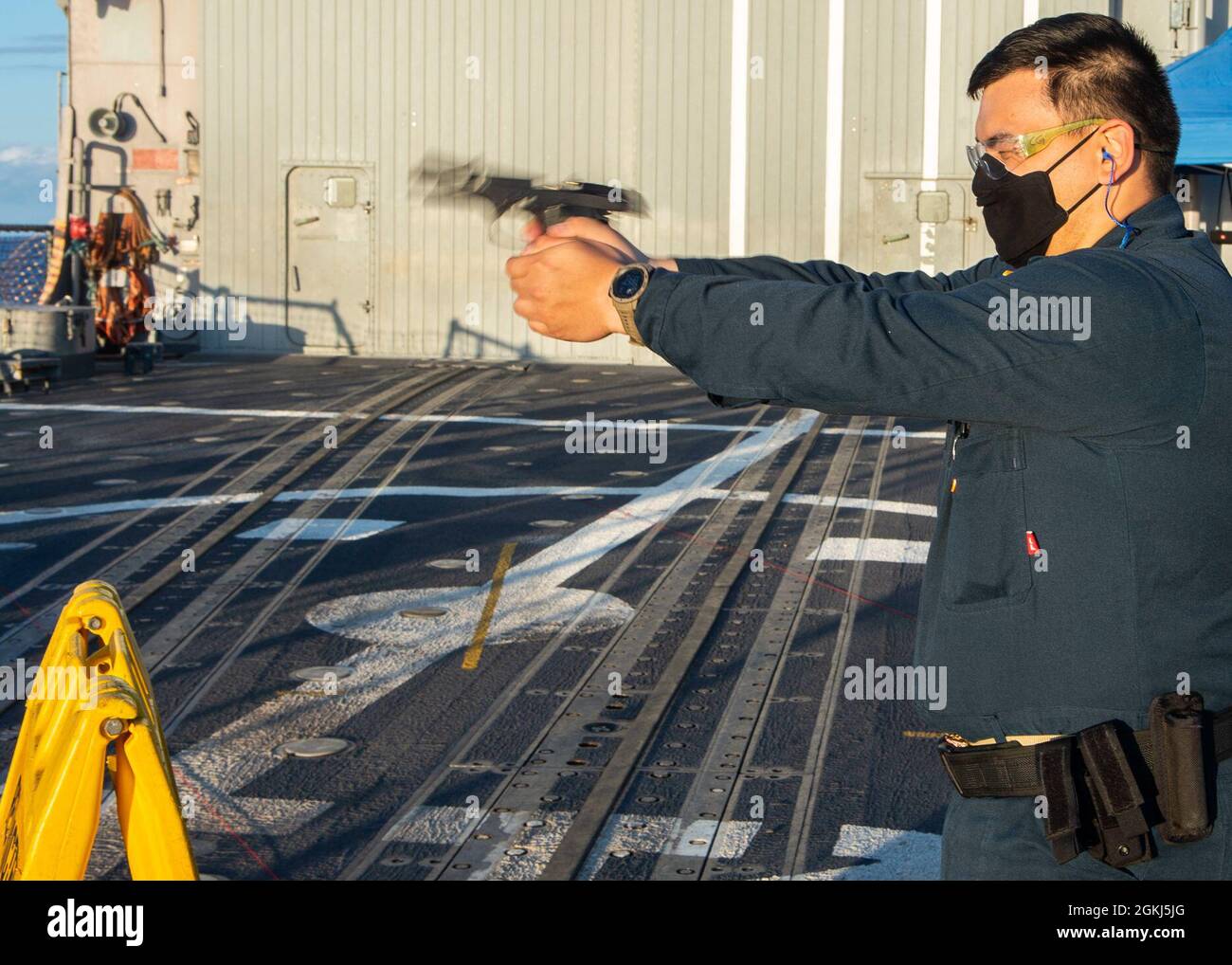 210429-N-RG587-2043 ATLANTIC OCEAN (April 29, 2021) Ensign Eann Aquino ...