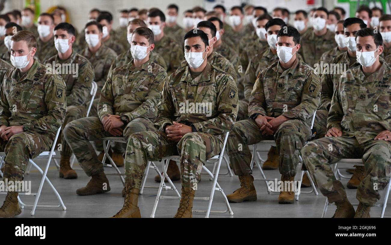 Soldiers assigned to the U.S. Army John F. Kennedy Special Warfare ...