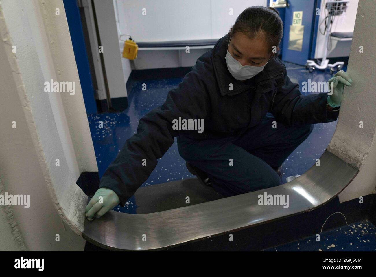 Knee knocker hi-res stock photography and images - Alamy